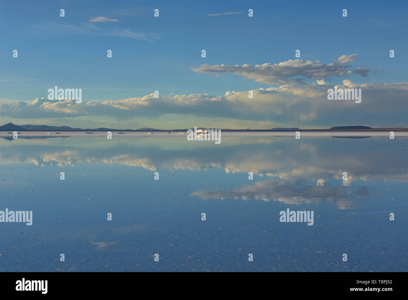 The world's largest mirror, reflections on the salt flats of the Salar ...
