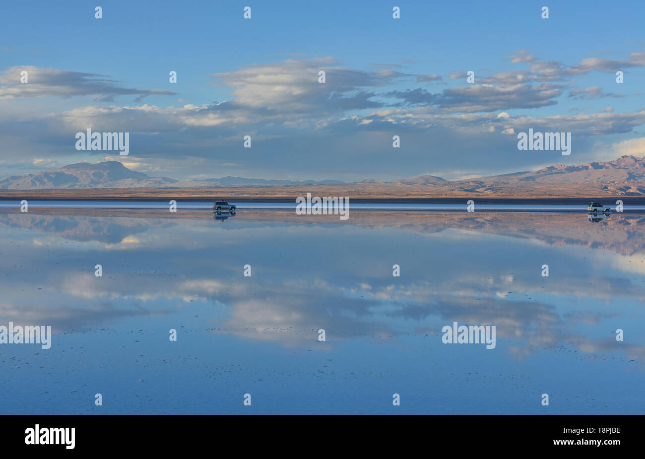 The world's largest mirror, reflections on the salt flats of the Salar ...
