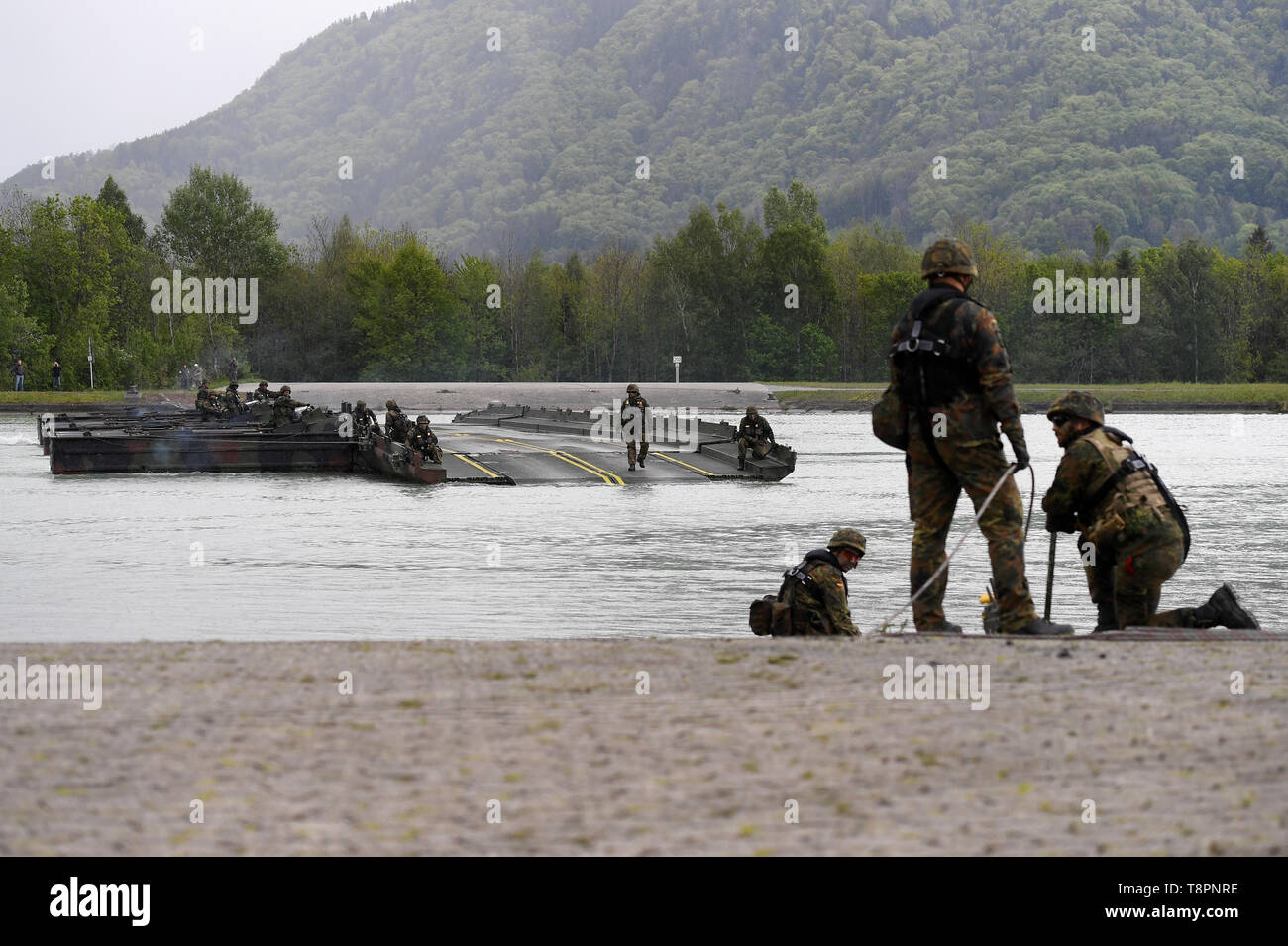 Flintsbach, Germany. 14th May, 2019. Mountain troops and pioneers ...