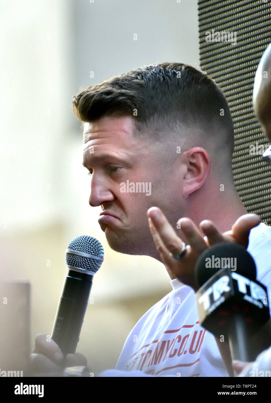 Tommy Robinson (Stephen Yaxley-Lennon) speaks to a crowd of his ...