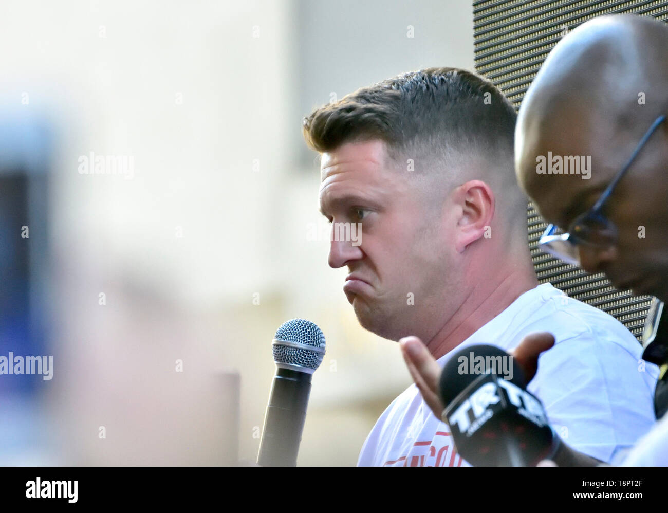 Tommy Robinson (Stephen Yaxley-Lennon) speaks to a crowd of his ...