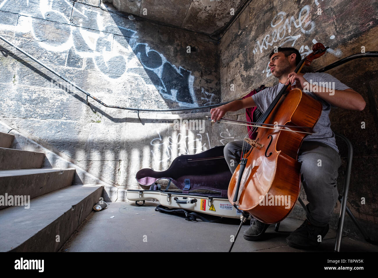 Playing the cello hi-res stock photography and images - Alamy