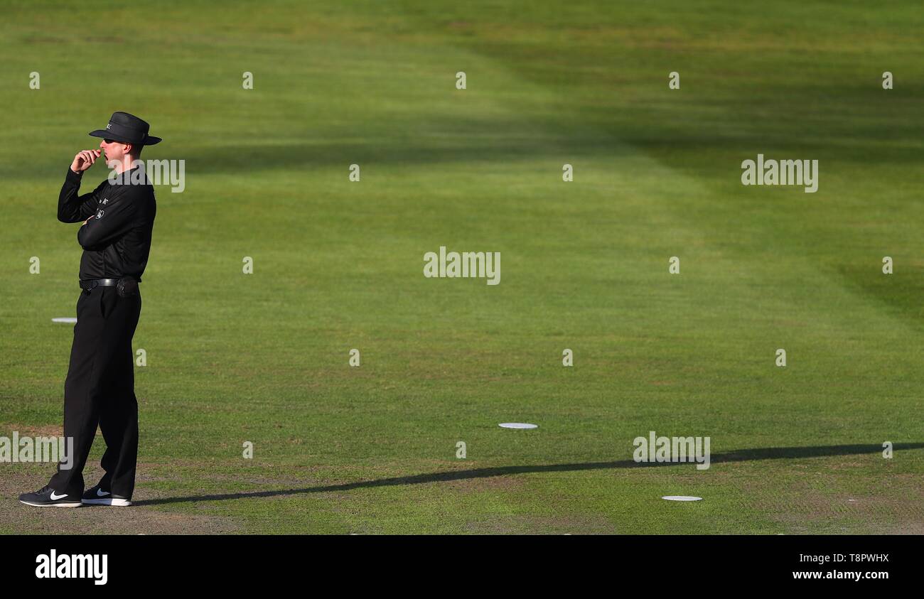 International cricket umpire hi-res stock photography and images - Alamy