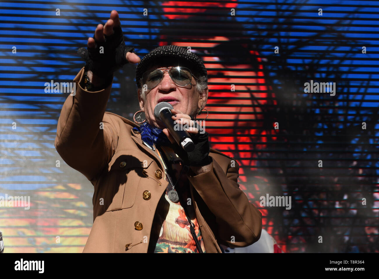 Spanish singer Paco Clavel is seen performing during the 'Re-inventando ...