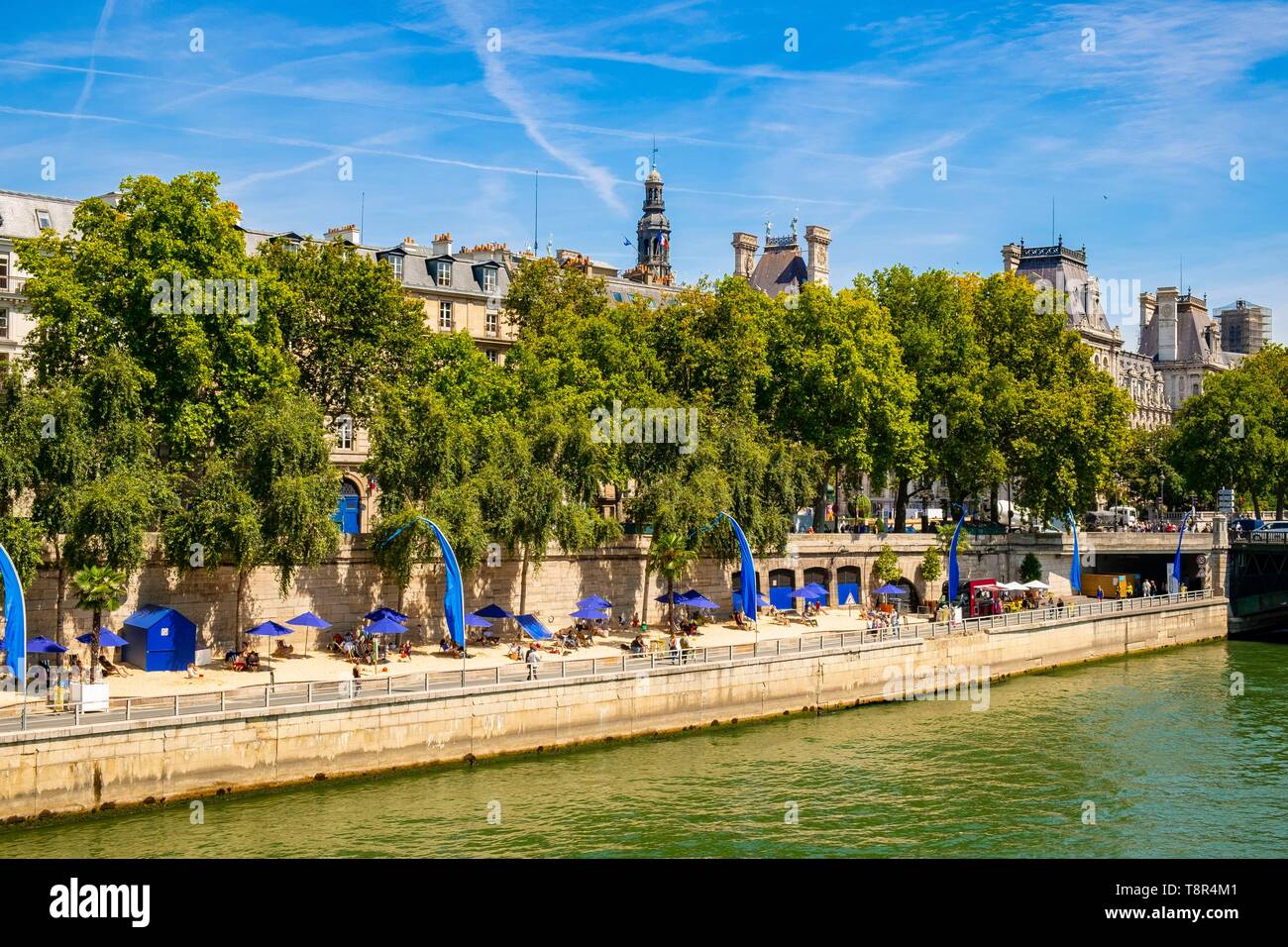 Paris beach hi-res stock photography and images - Alamy