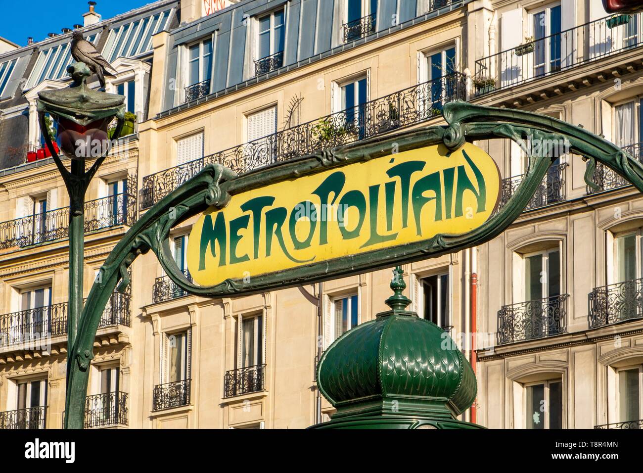 France, Paris, Place de Clichy, metro access by Hector Guimard Stock ...