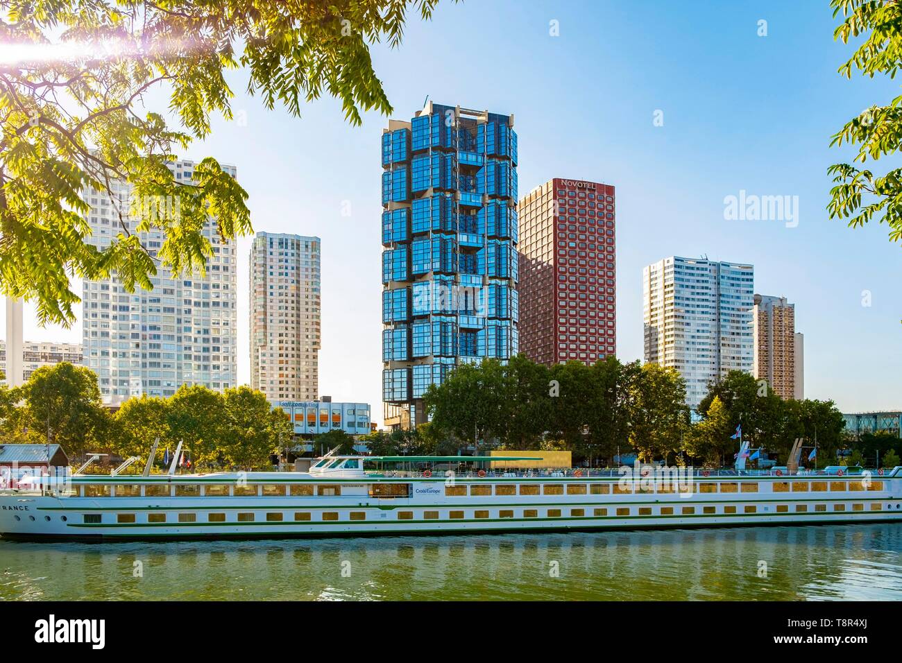 France, Paris, the buildings of the Front de Seine, 15th arrondissement ...