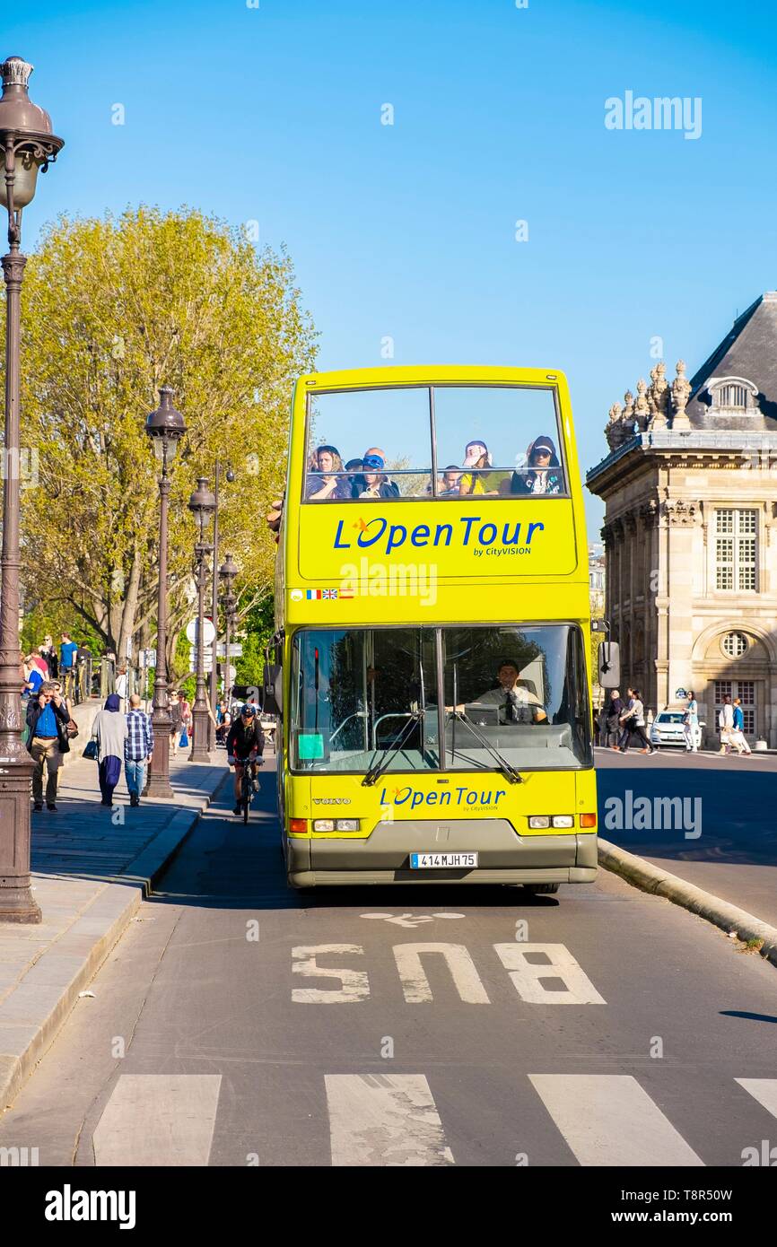 Excursion with a bus hi-res stock photography and images - Alamy