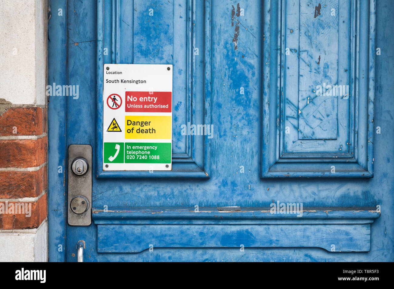 No entry sign on old blue door. Kensington, London, England Stock Photo ...