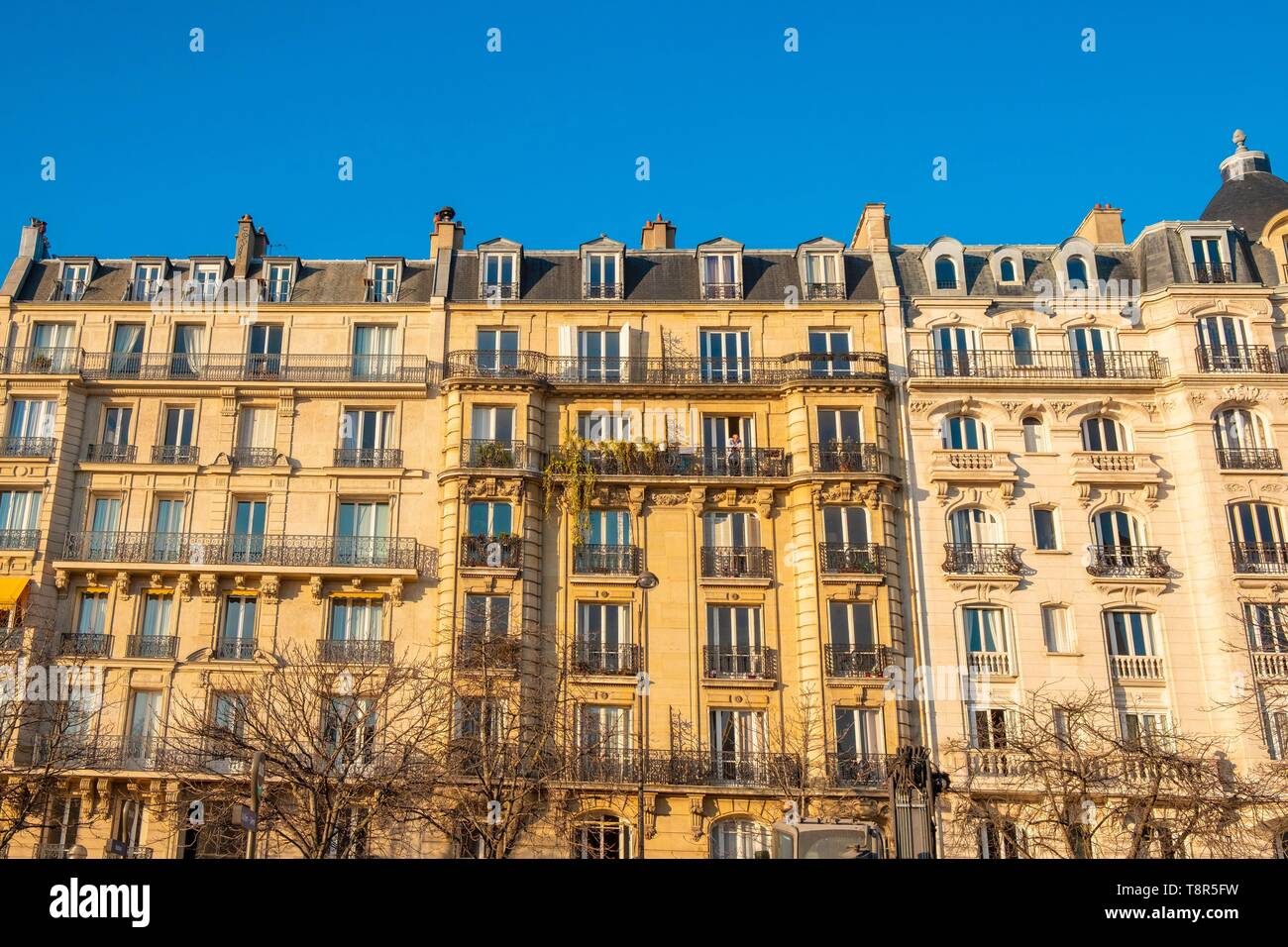 France, Paris, Haussmanian building facade Stock Photo - Alamy