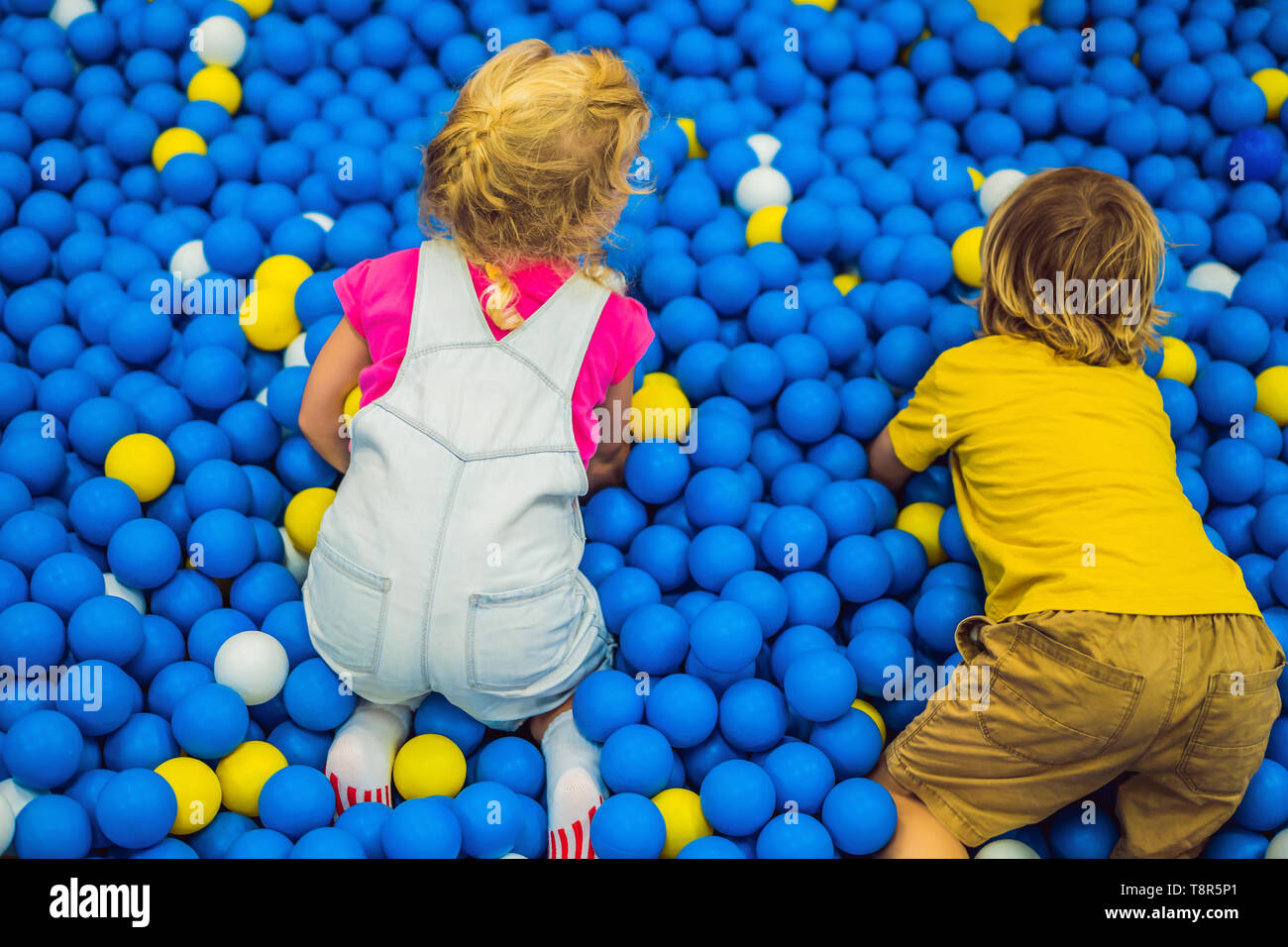 Kids in ball pit hi-res stock photography and images - Alamy