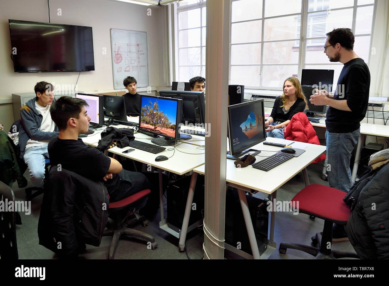 Class building art hi-res stock photography and images - Alamy