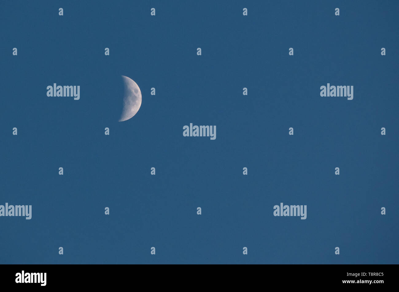Lunar phase waxing crescent hi-res stock photography and images - Alamy