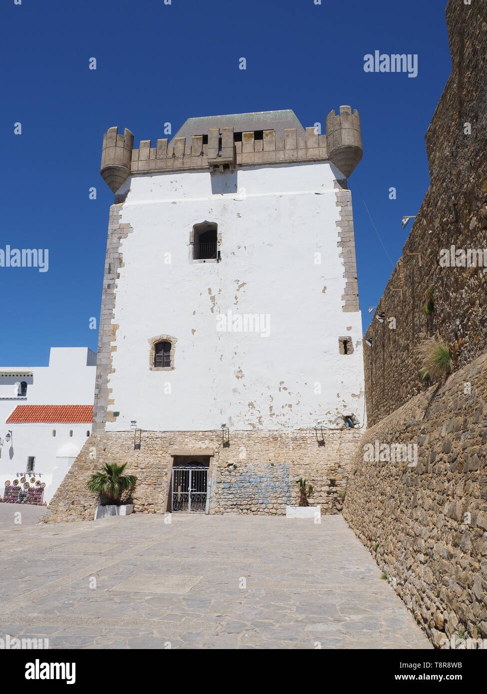 Arabic fort tower in african medina of small Asilah town in Morocco ...