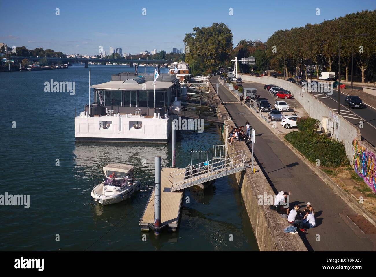 Barge with street art hi-res stock photography and images - Alamy