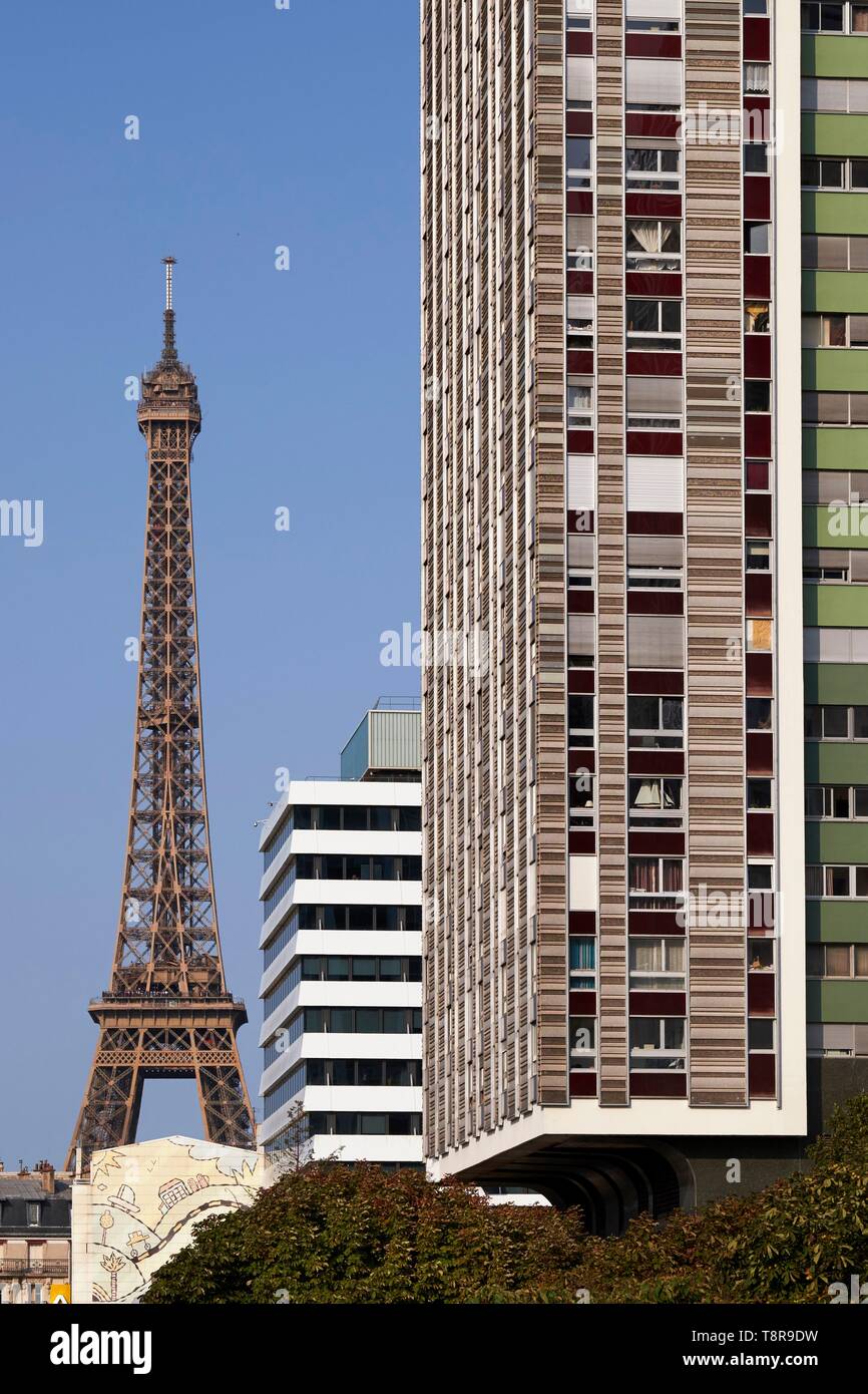France, Paris, Buildings of Front de Seine and the Eiffel Tower Stock ...