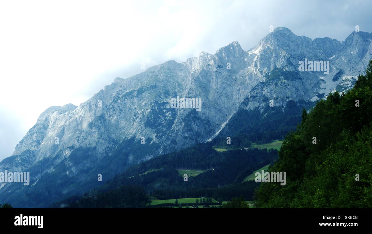 Alpine mountains hi-res stock photography and images - Alamy