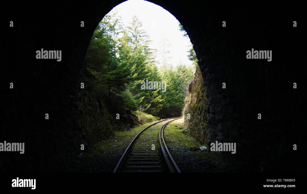 Line tunnel hi-res stock photography and images - Alamy