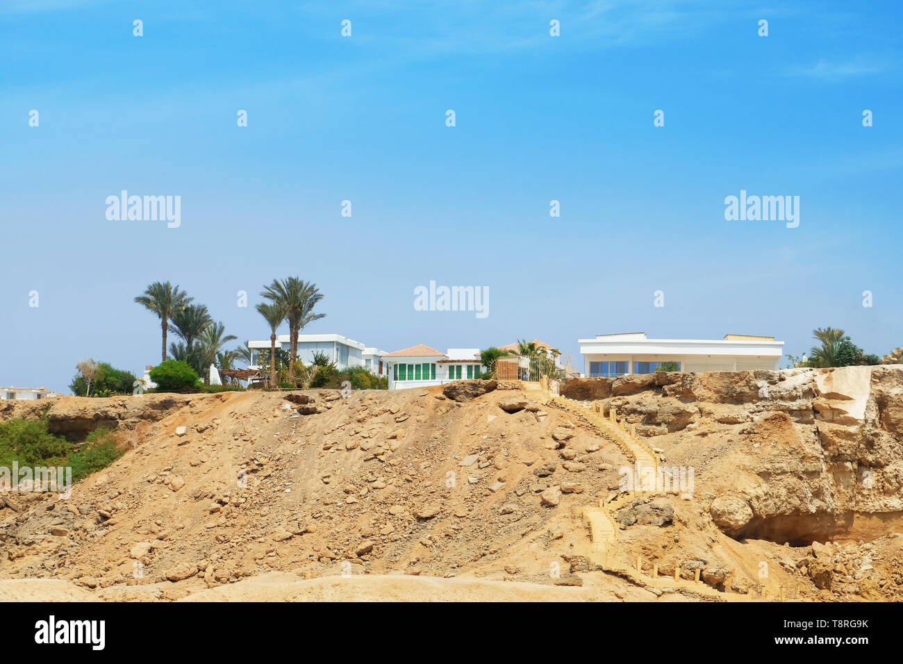 Modern hotel on rocks in exotic country Stock Photo - Alamy