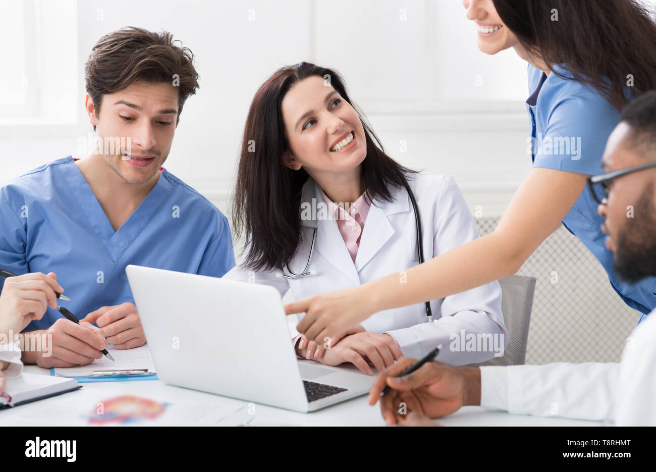 Hospital staff uniform hi-res stock photography and images - Alamy