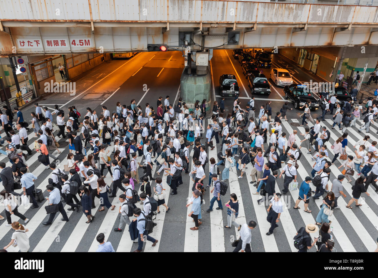 High view japan pedestrians hi-res stock photography and images - Alamy
