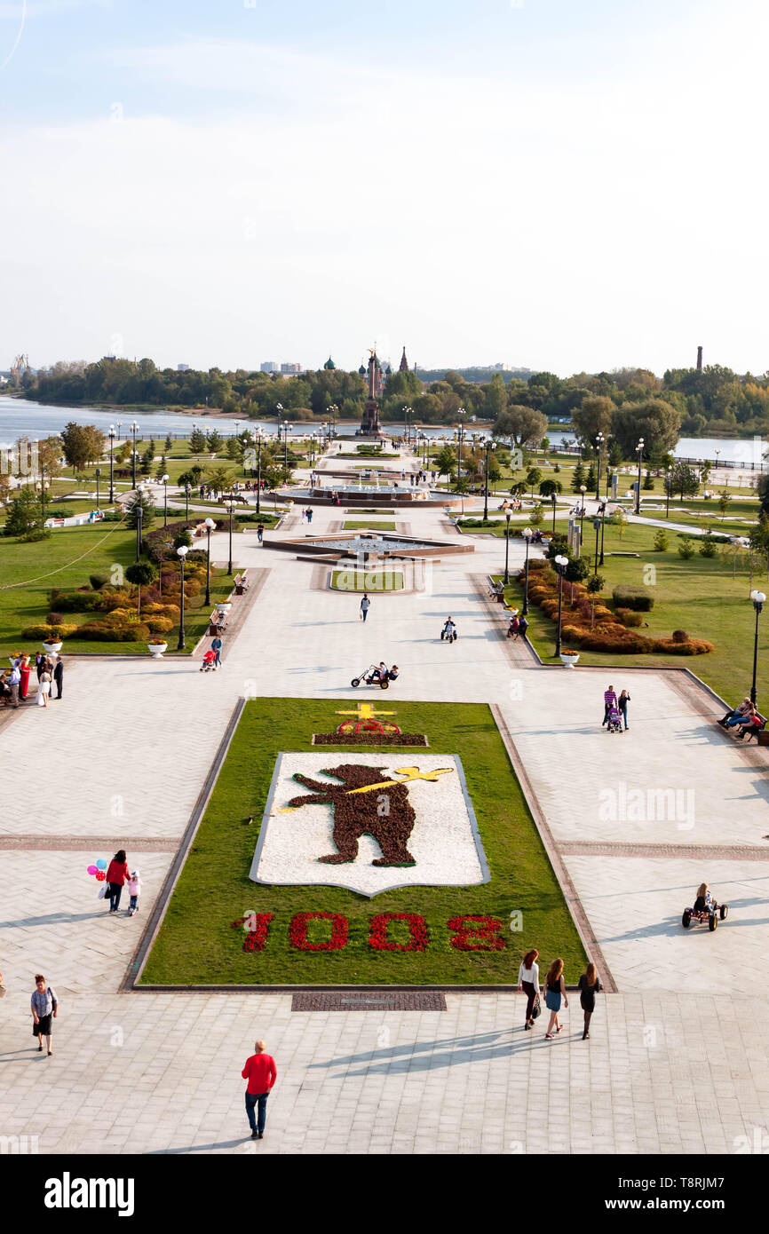 YAROSLAVL, RUSSIA - SEPTEMBER 21, 2018: View of the alley of fountains ...