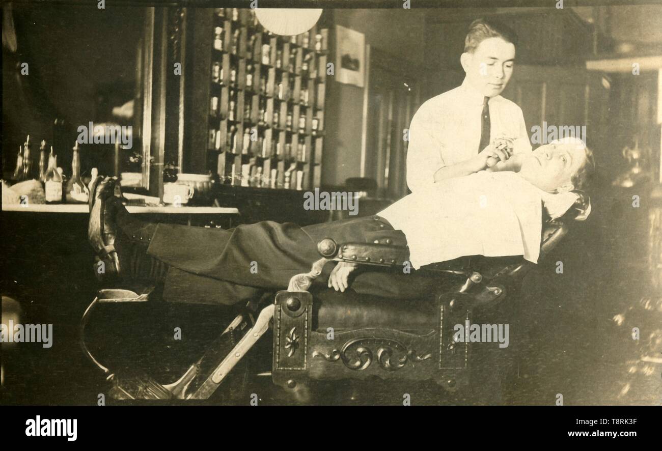 1930s barber shop hi-res stock photography and images - Alamy