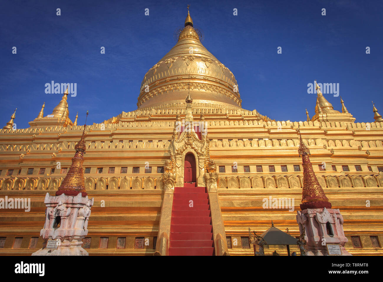 The Shwezigon pagoda in Bagan (Myanmar Stock Photo - Alamy
