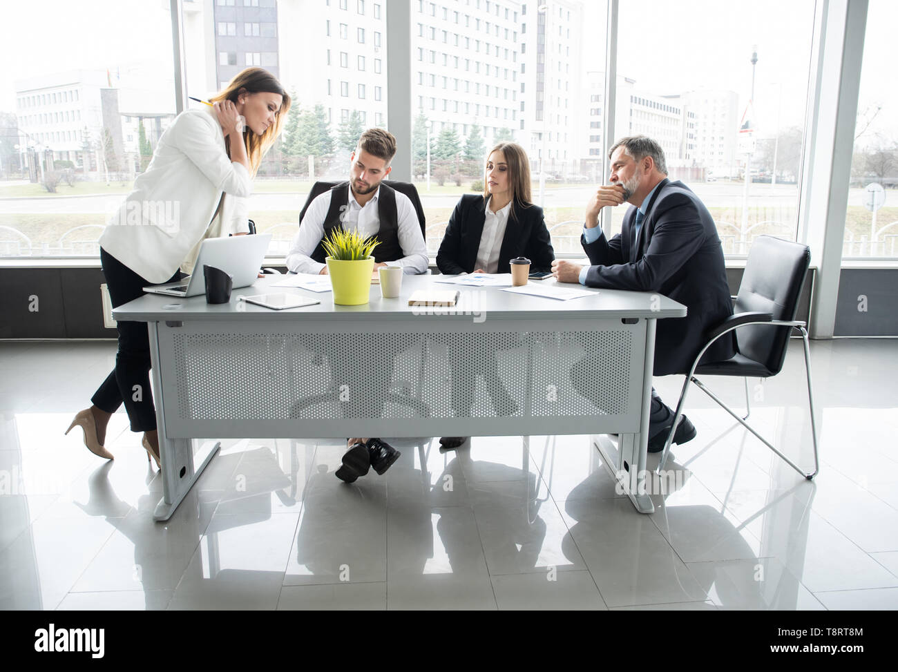 Businesswoman Leads Meeting Around Table. Discussion Talking Sharing ...