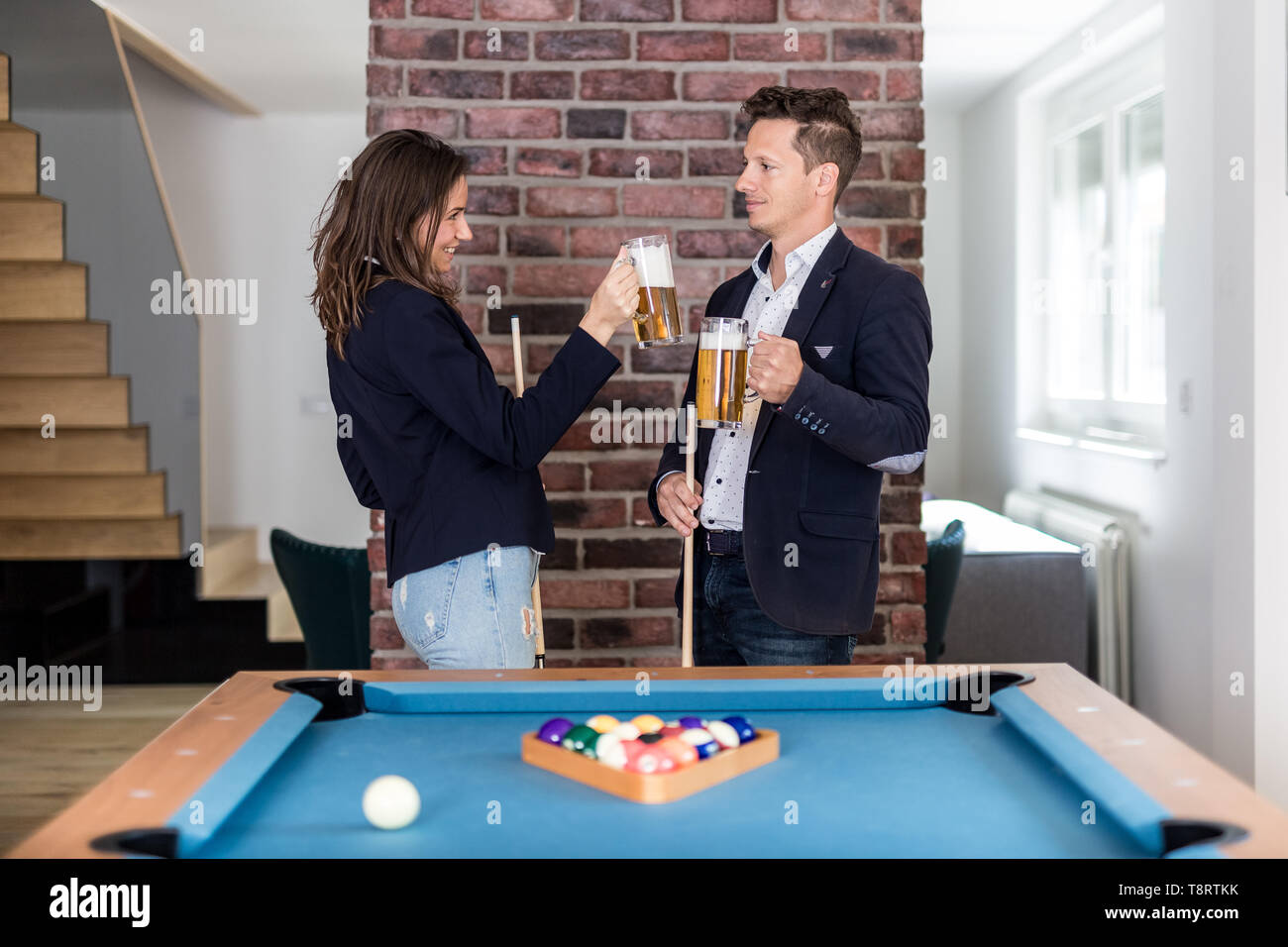 Man next to pool table hi-res stock photography and images - Alamy
