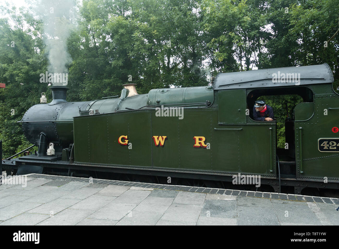 GWR class 2-8-0T 4247 train at Bodmin Parkway Railway Station Cornwall ...