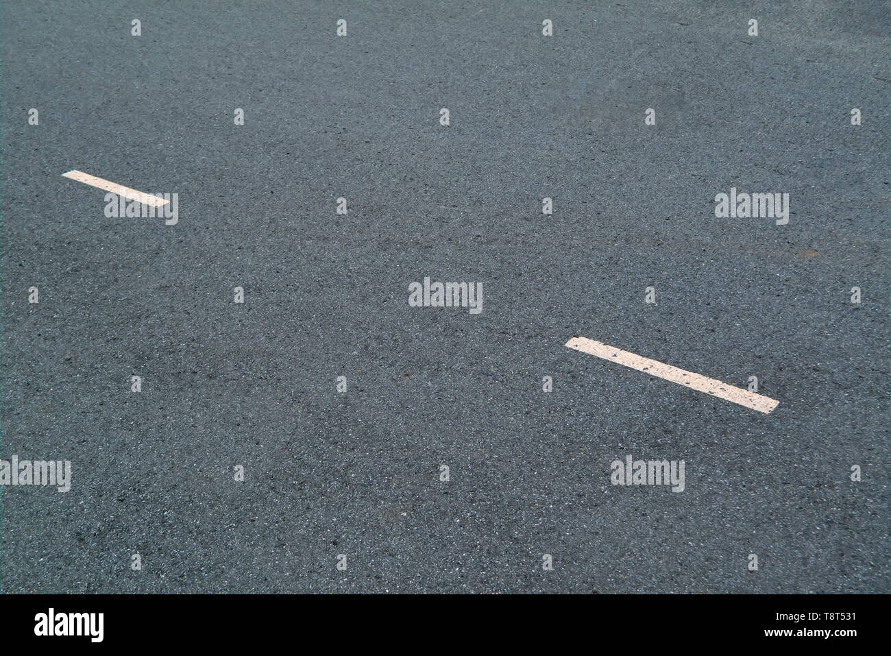 White dotted lines hi-res stock photography and images - Alamy