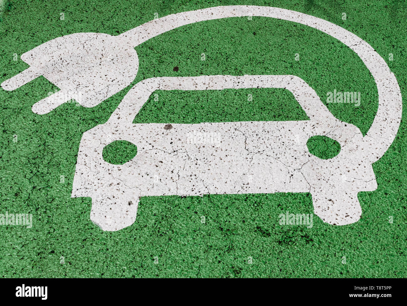Green electric car parking sign, painted on asphalt Stock Photo - Alamy