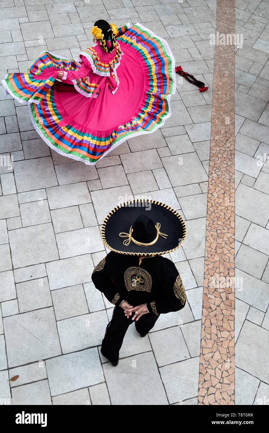 Jarabe tapatio hi-res stock photography and images - Alamy