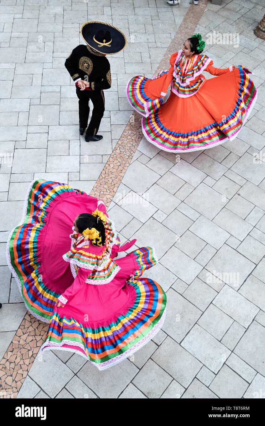 Jarabe tapatio hi-res stock photography and images - Alamy