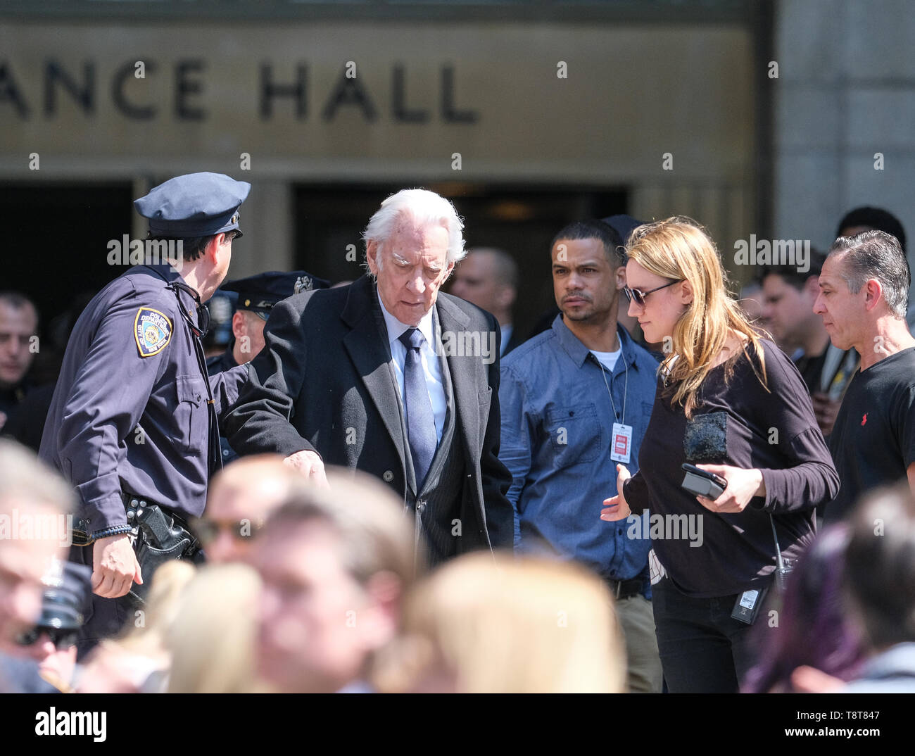 Nicole Kidman, Hugh Grant and Donald Sutherland on the set of the 'The ...