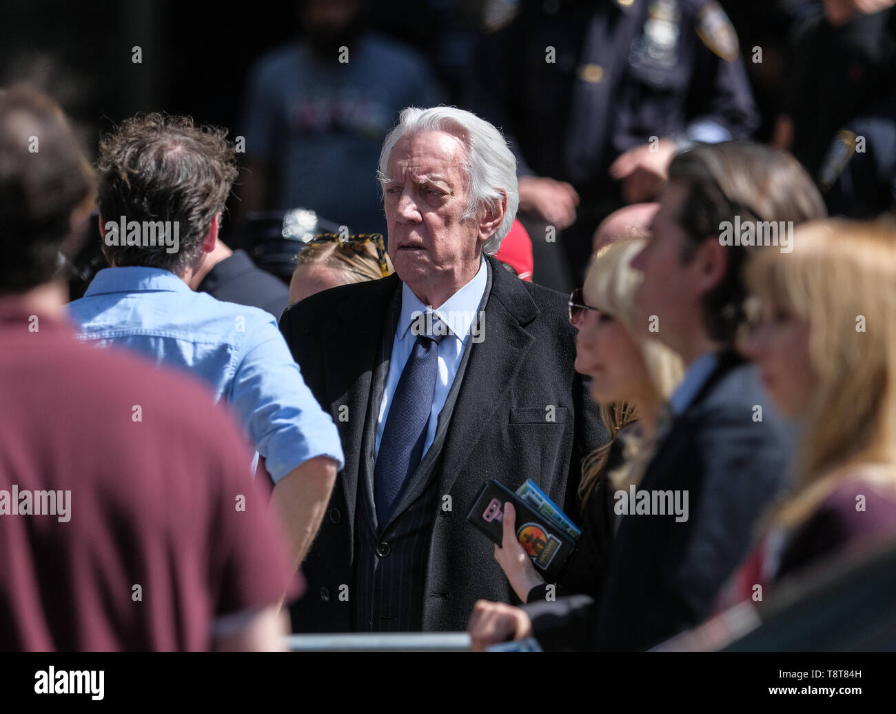 Nicole Kidman, Hugh Grant and Donald Sutherland on the set of the 'The ...