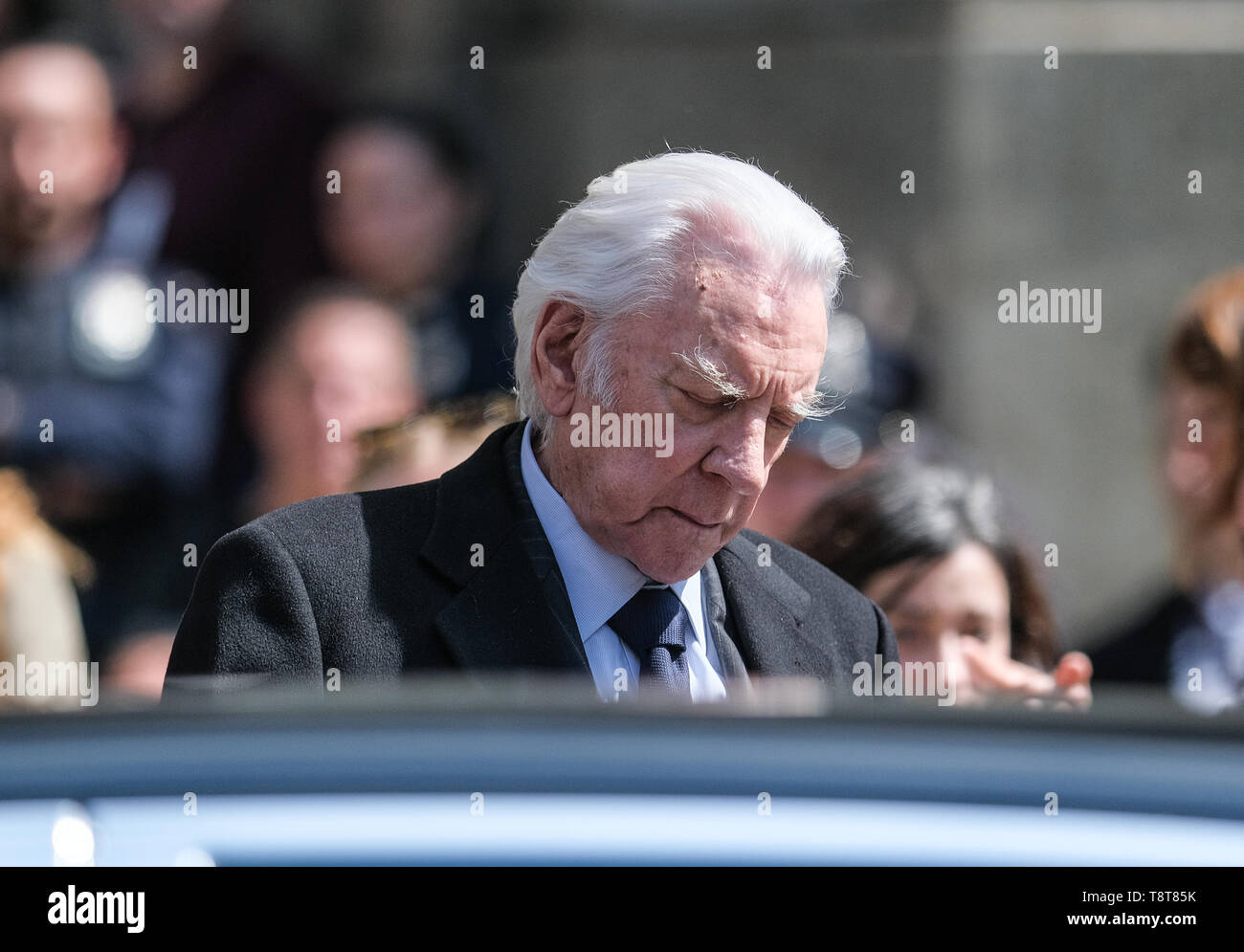 Nicole Kidman, Hugh Grant and Donald Sutherland on the set of the 'The ...