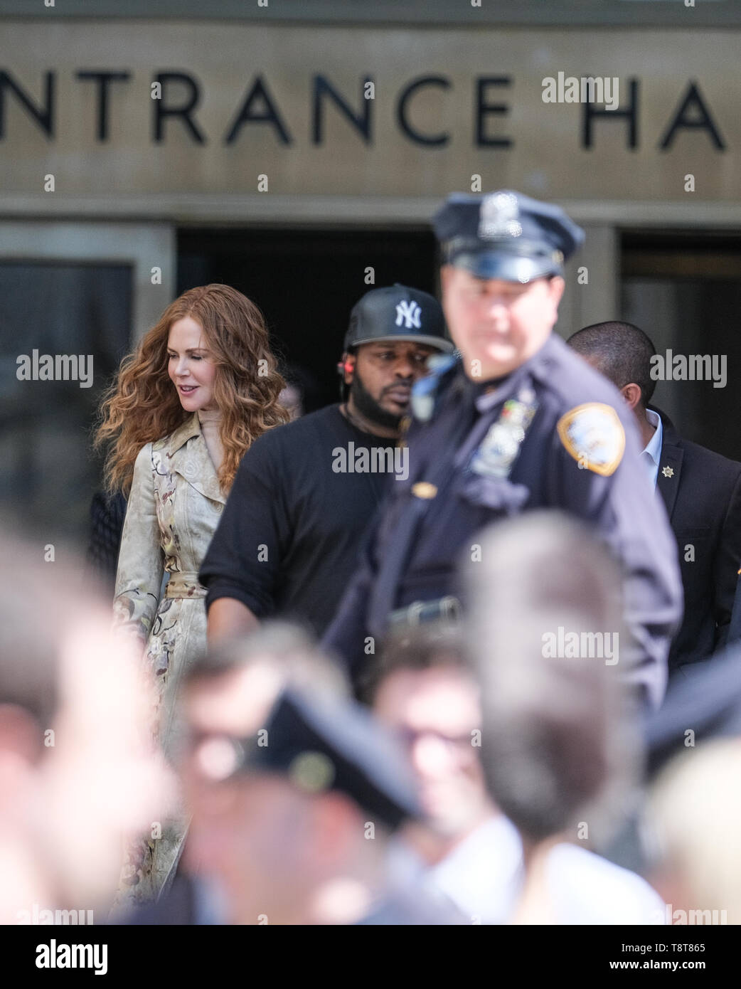 Nicole Kidman, Hugh Grant and Donald Sutherland on the set of the 'The ...