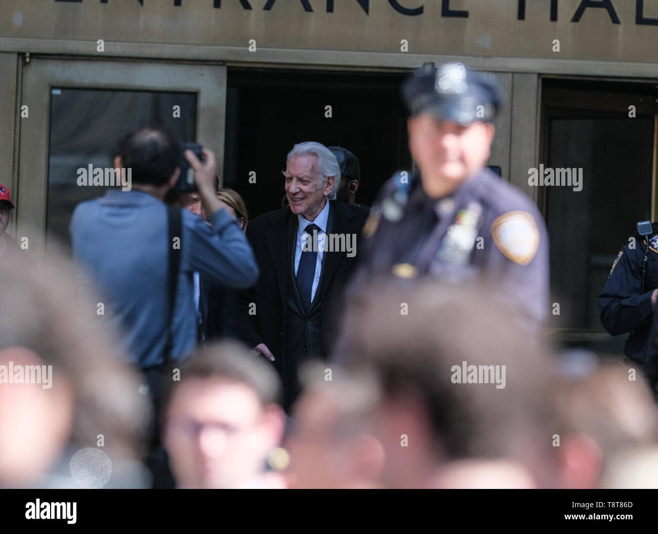 Nicole Kidman, Hugh Grant and Donald Sutherland on the set of the 'The ...