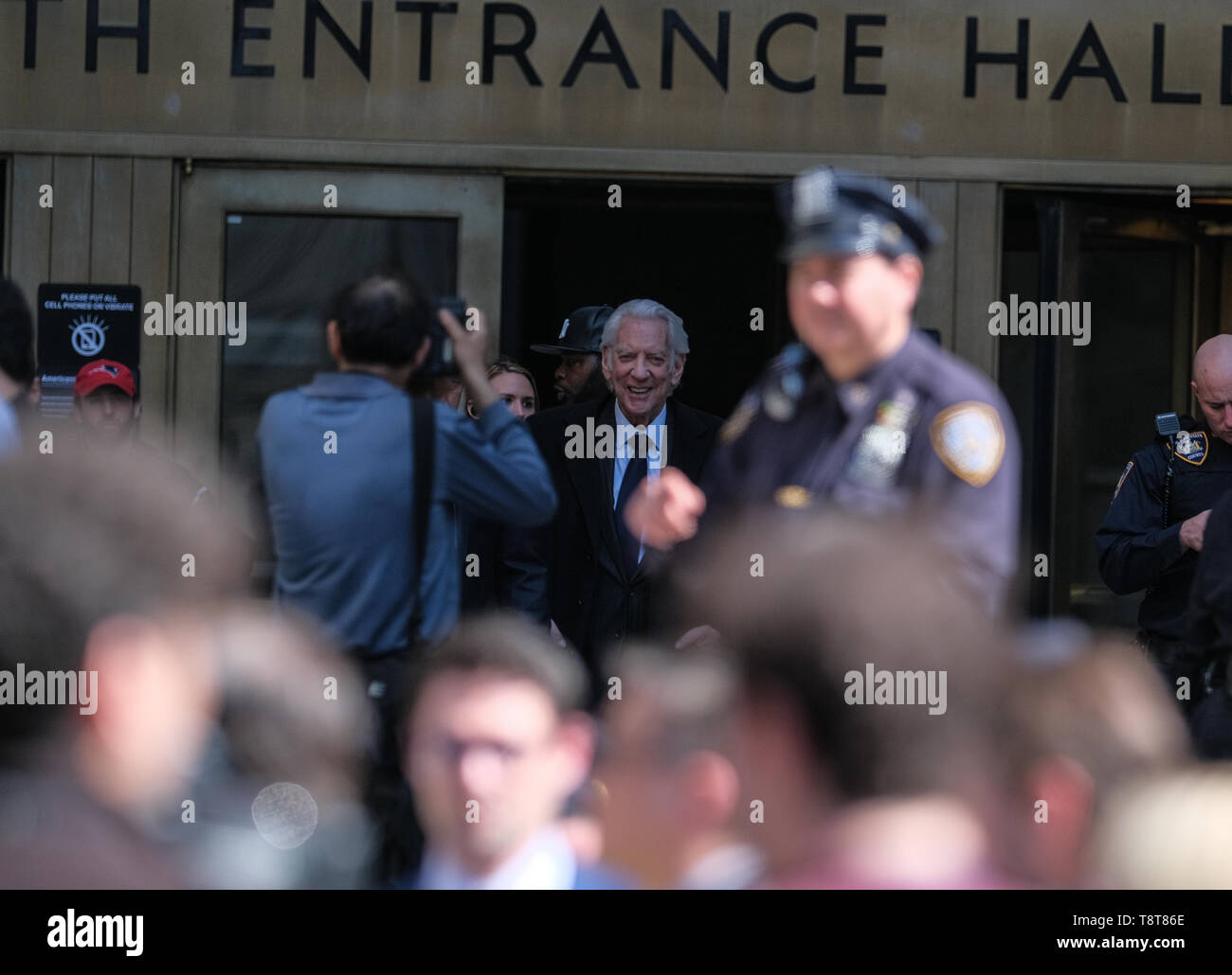 Nicole Kidman, Hugh Grant and Donald Sutherland on the set of the 'The ...
