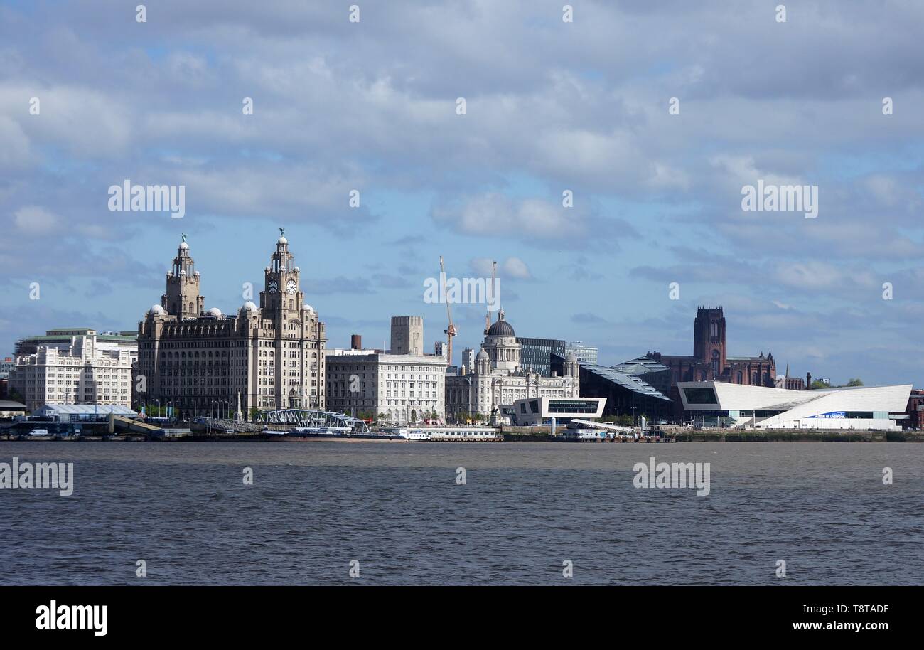 Views Of The Liverpool Waterfront From Woodside Stock Photo - Alamy