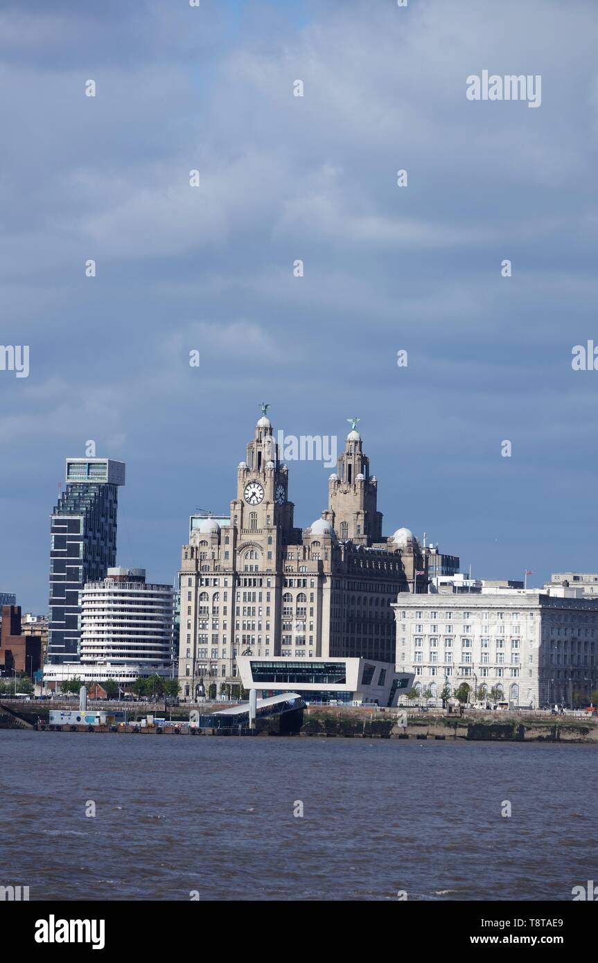 Views Of The Liverpool Waterfront From Woodside Stock Photo - Alamy