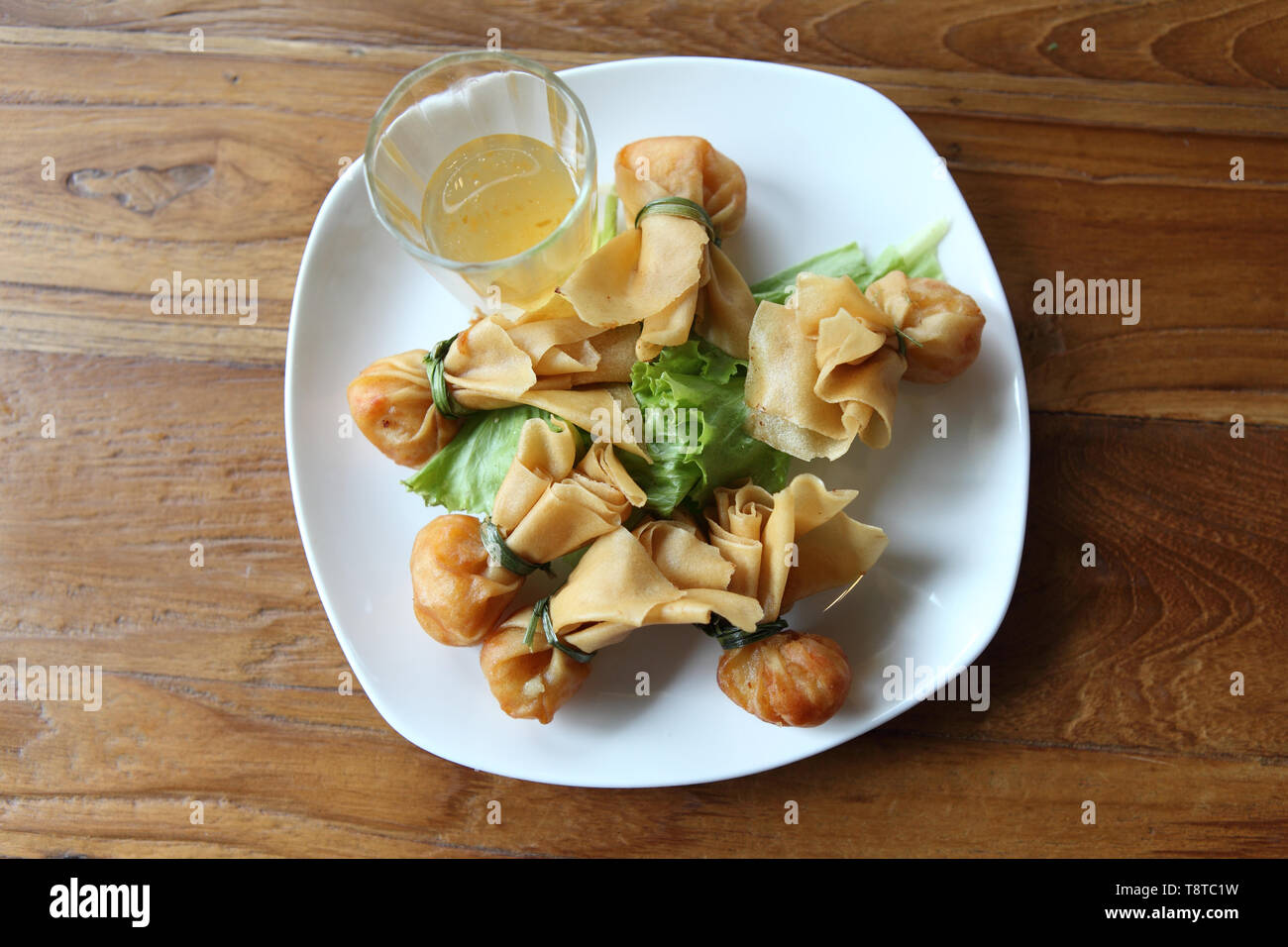 Wonton Oriental deep fried wontons Stock Photo - Alamy