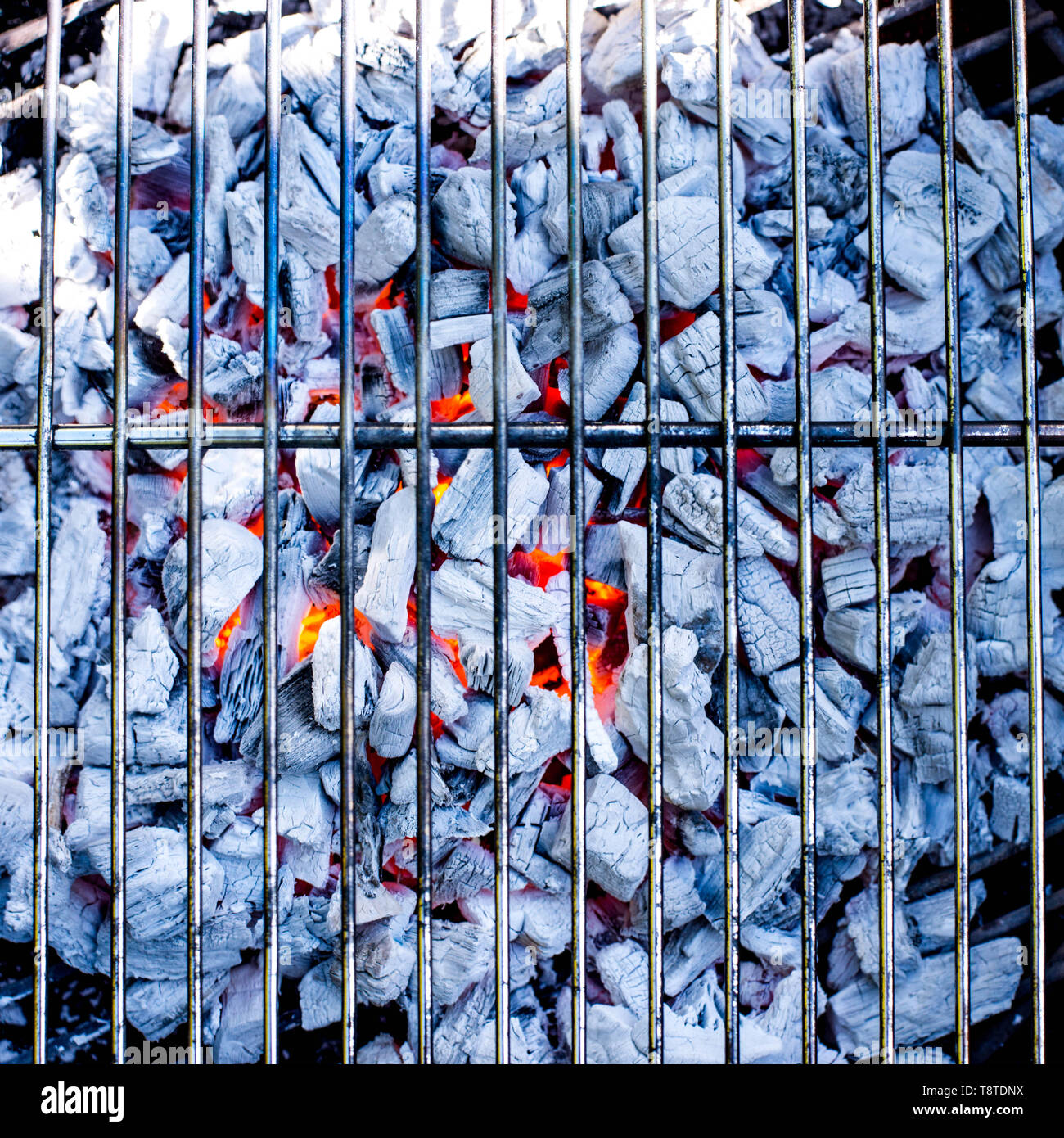 Hot coals ready cooking hi-res stock photography and images - Alamy