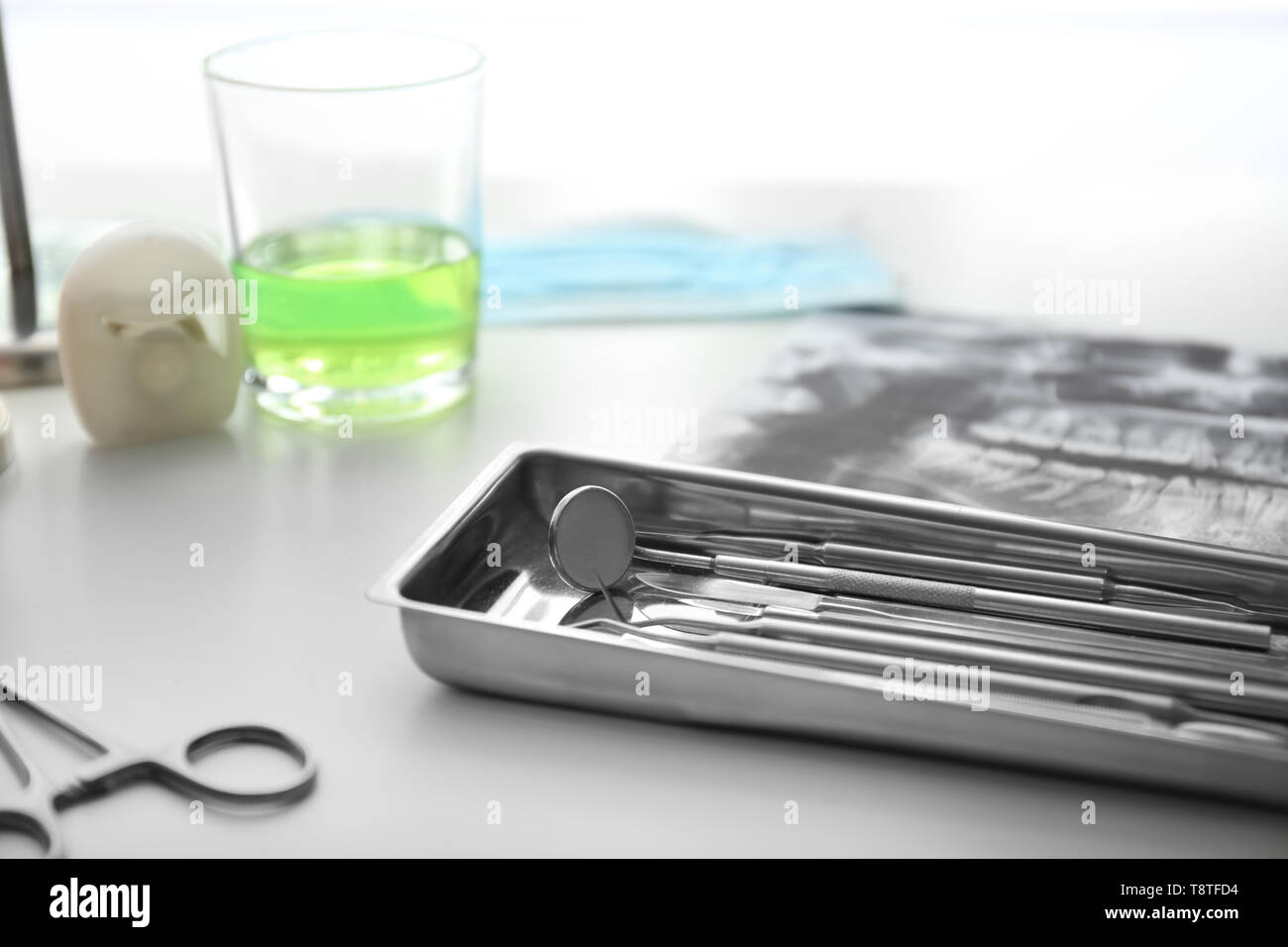 Doctors tray hi-res stock photography and images - Alamy