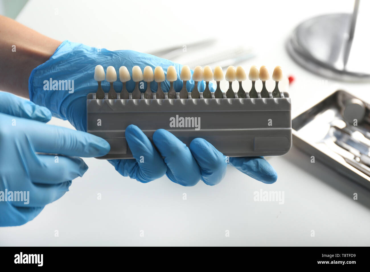 Dentist teeth color samples hi-res stock photography and images - Alamy