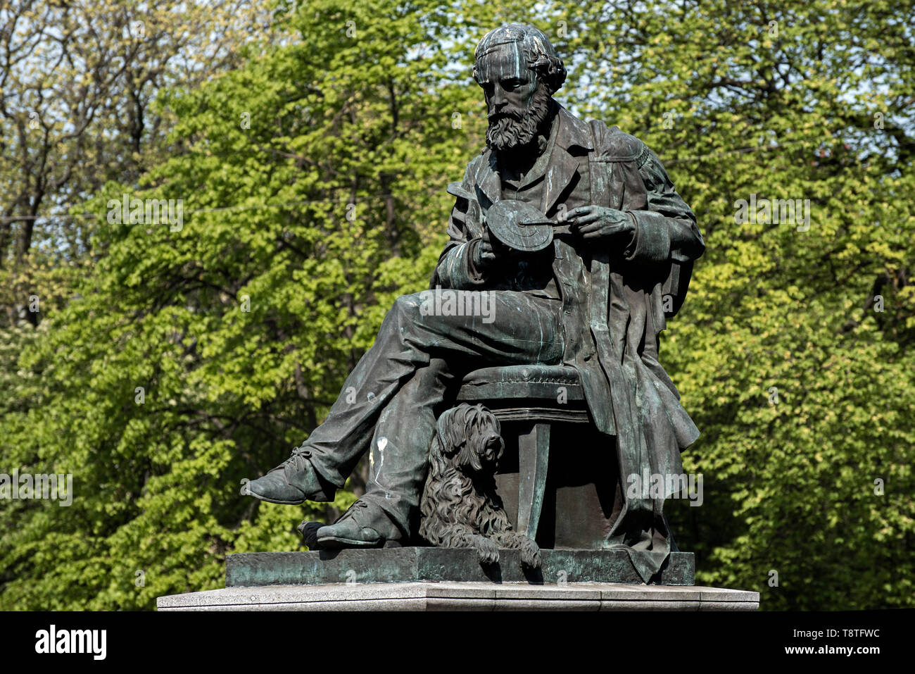 Statue of James Clerk Maxwell (1831-78) by sculptor Alexander Stoddart ...