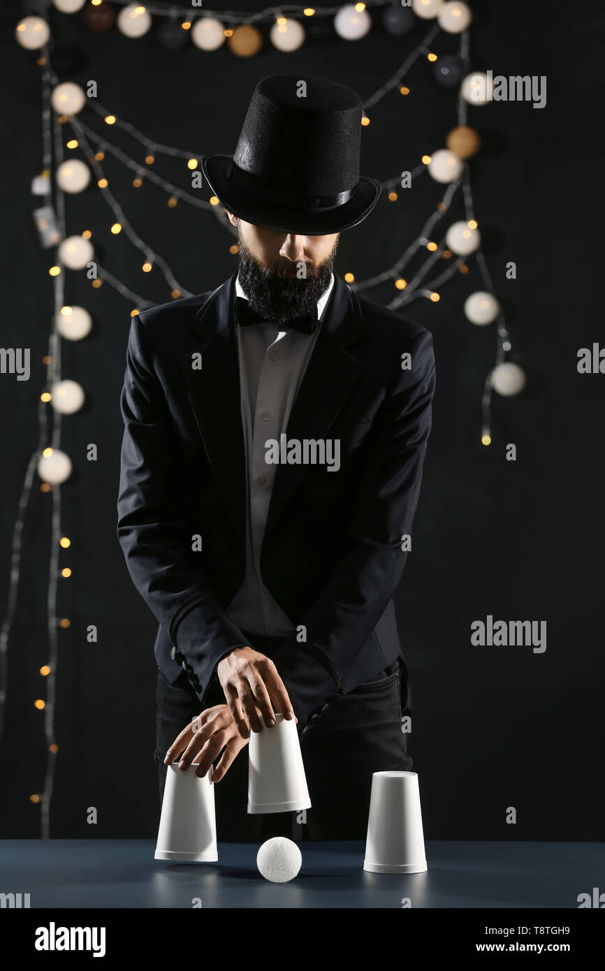 Magic tricks cups hi-res stock photography and images - Alamy