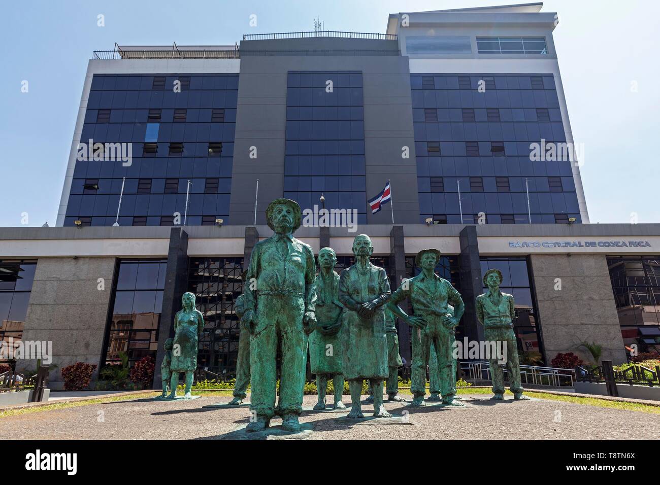 Figures Los Presentes by Fernando Calvo, Monument of Costa Rican ...